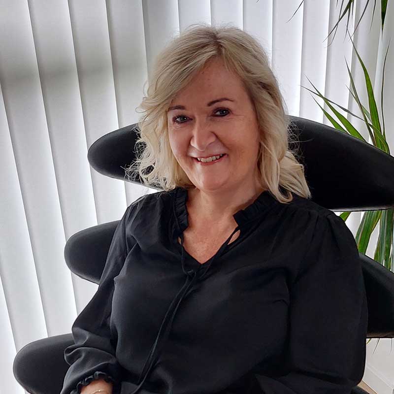 KONTAKT din moderne frisør i Esbjerg - Frisør Jane Steen